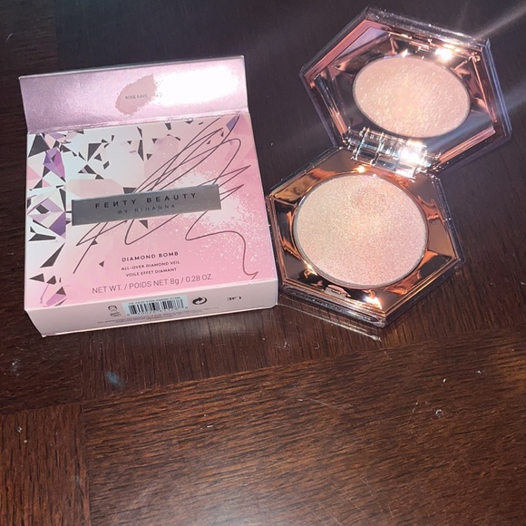 Fenty Beauty | Makeup | Fenty Beauty Diamond Bomb Ros Rave Highlighter ...